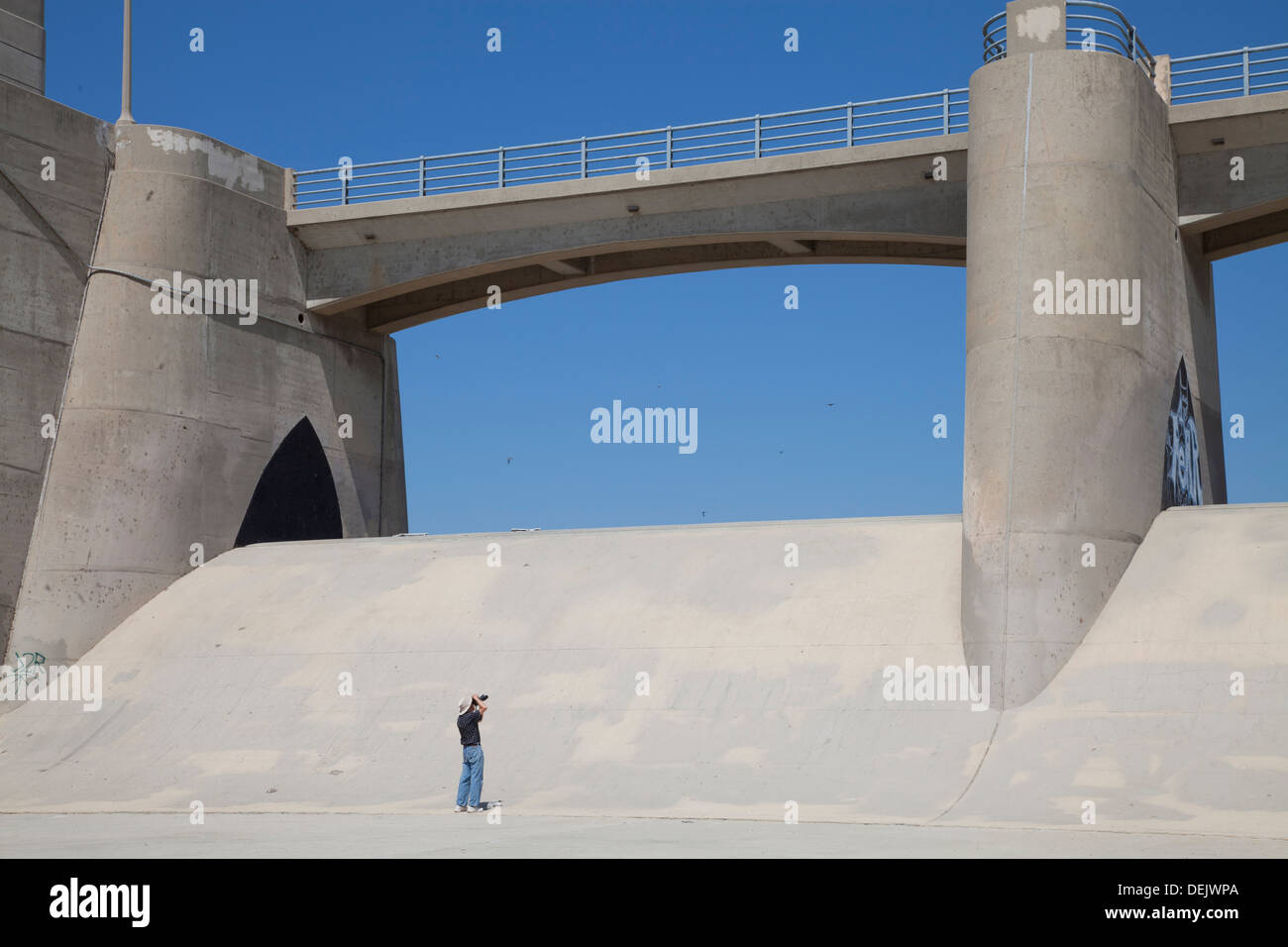 Photographer shooting Sepulveda Dam, Sepulveda Basin Wildlife Reserve ...