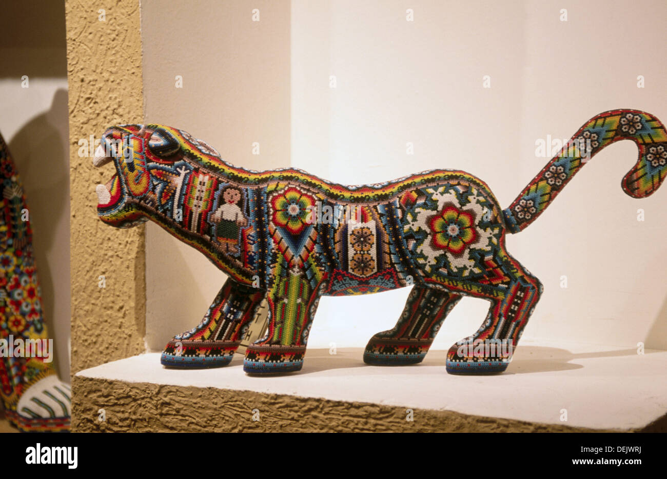 Huichol art hi-res stock photography and images - Alamy