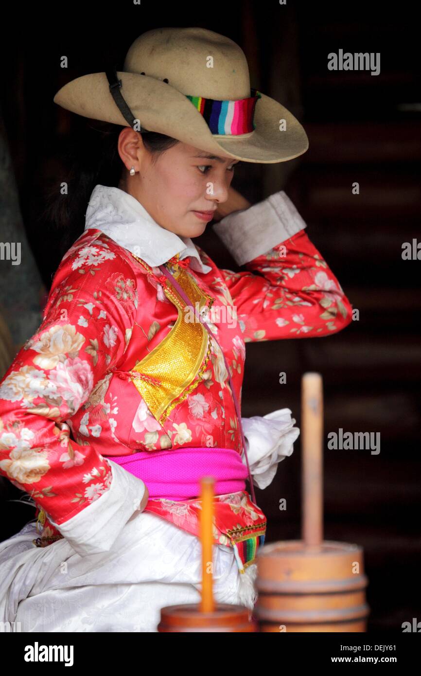 Mosuo dress hi-res stock photography and images - Alamy