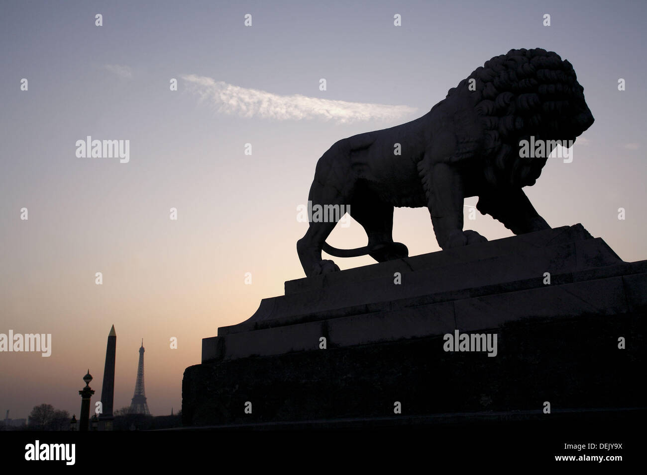 Lion eiffel tower paris france hi-res stock photography and images - Alamy