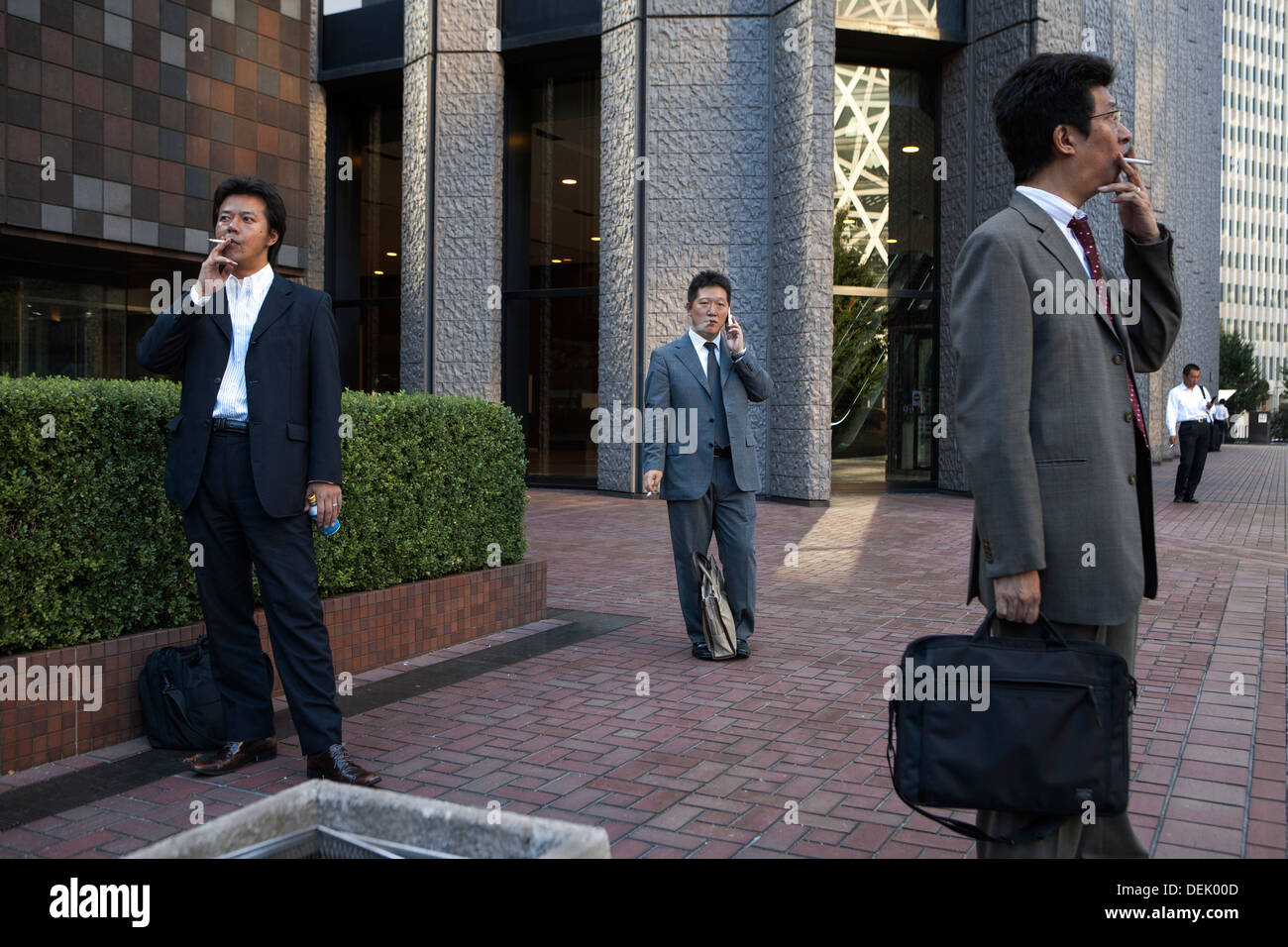 Smoking Area outside an office block in Tokyo Stock Photo - Alamy