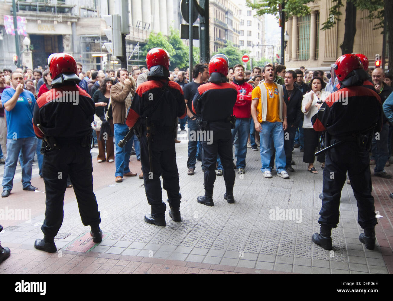 Full body riot police hi-res stock photography and images - Alamy