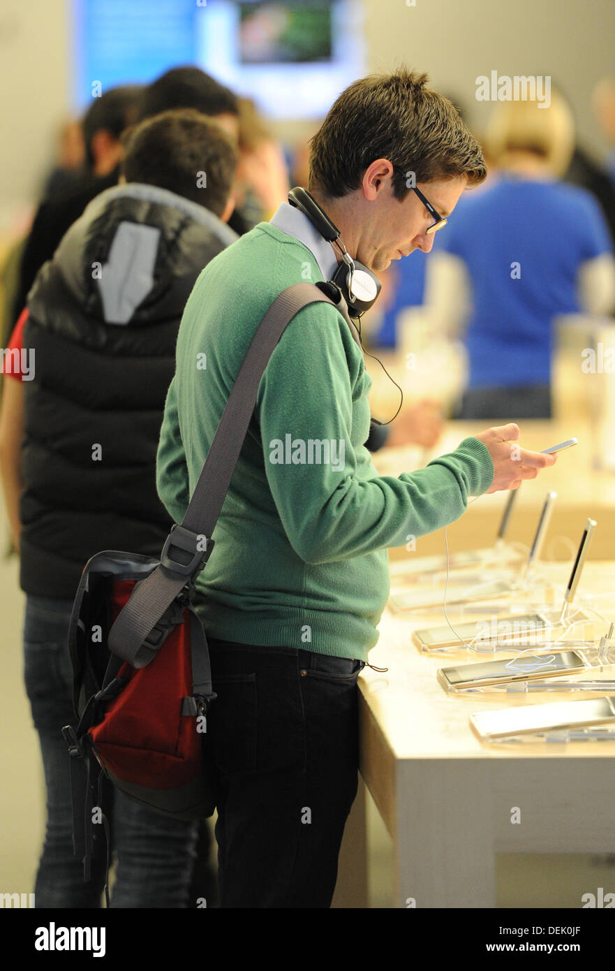 Iphone 5s news hi-res stock photography and images - Alamy