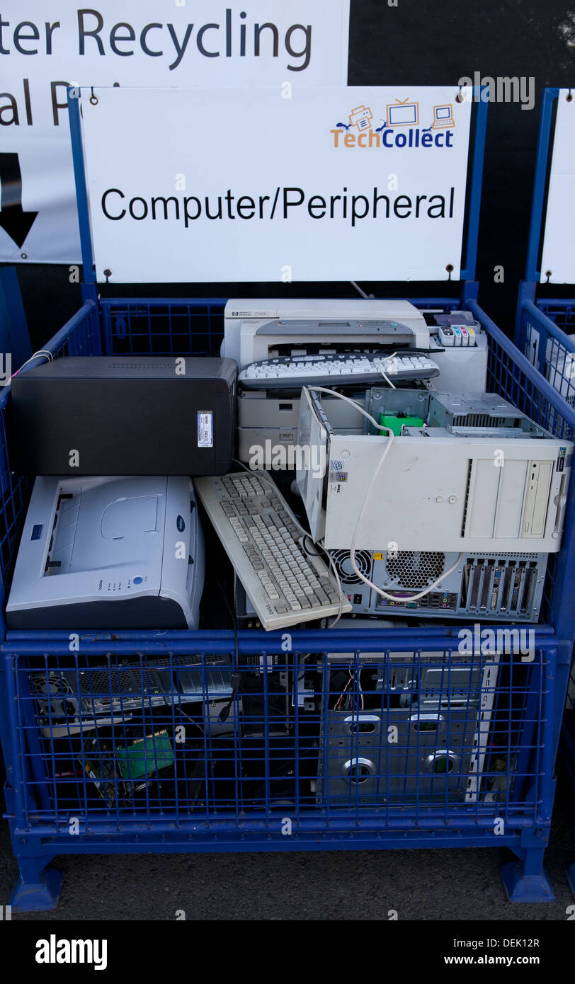 Recycling station hi-res stock photography and images - Alamy