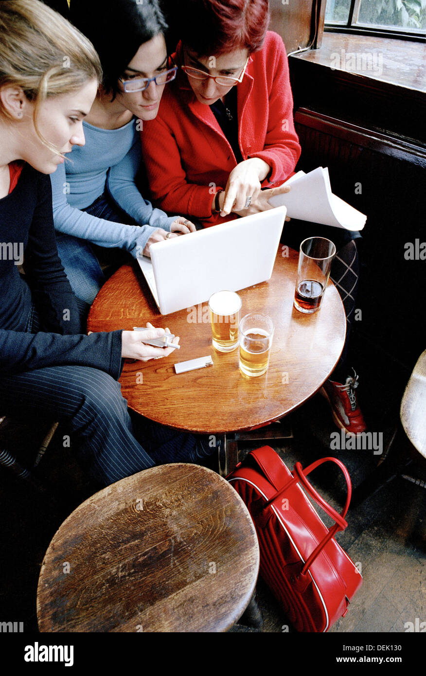 Women in a pub hi-res stock photography and images - Alamy