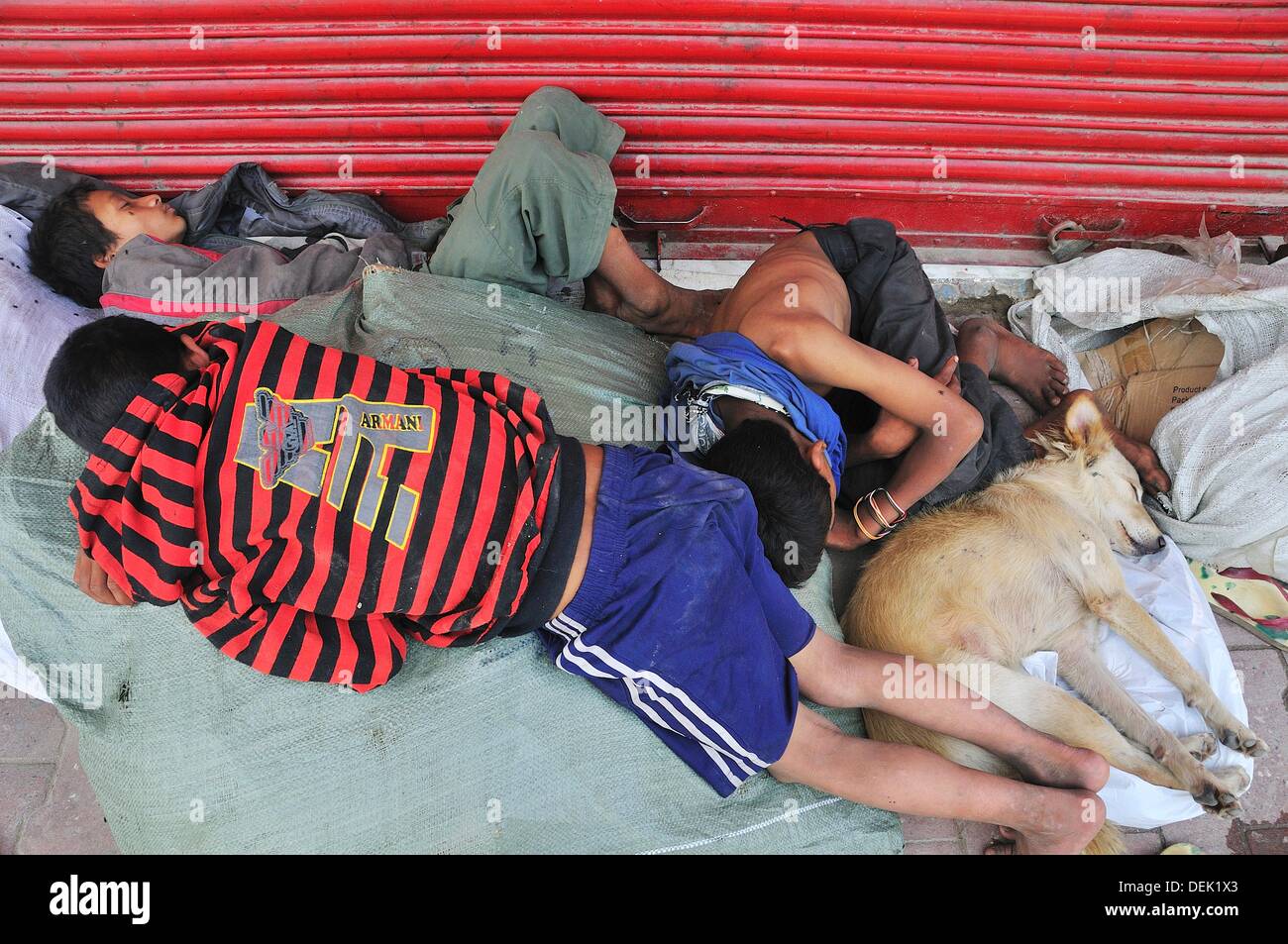 Sleeping street kid hi-res stock photography and images - Alamy