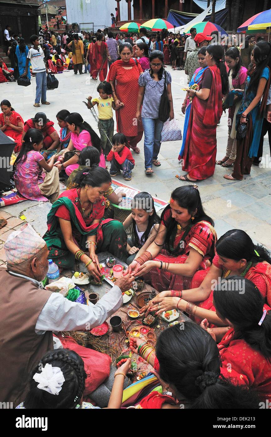 Family pooja hi-res stock photography and images - Alamy