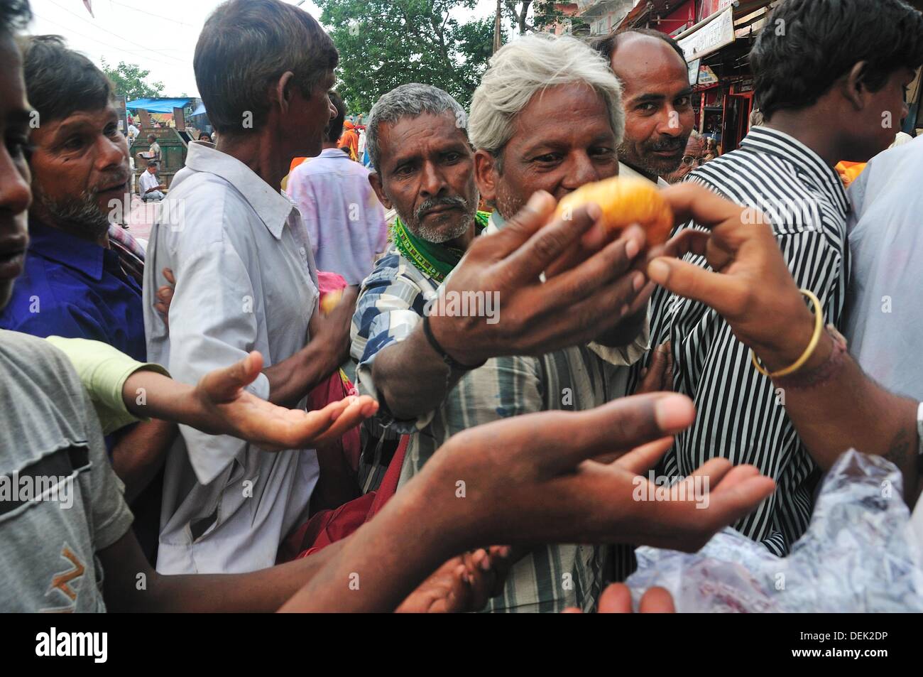 Queing people hi-res stock photography and images - Alamy