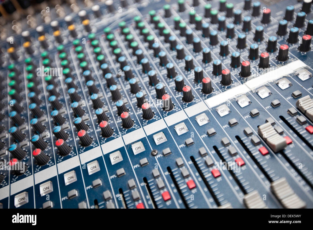 Mixing studio hi-res stock photography and images - Alamy