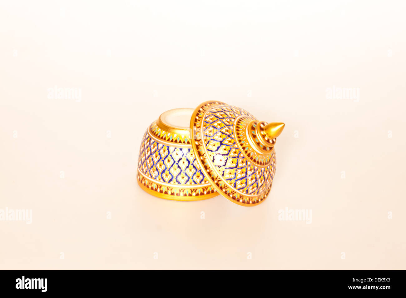 Chinaware hi-res stock photography and images - Alamy