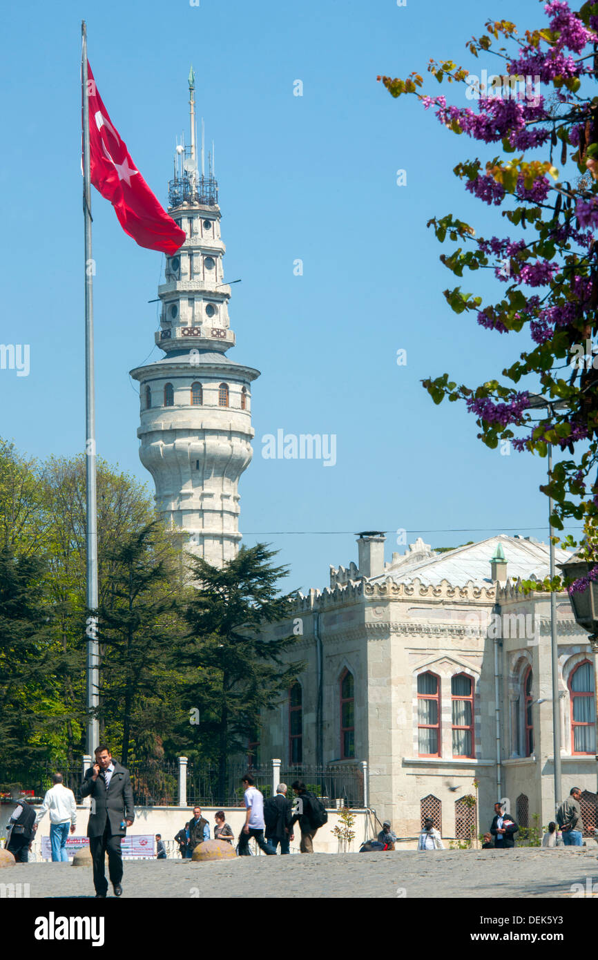 Istanbul, Beyazit, der Beyazit-Turm am Beyazit-Platz in unmittelbarer ...