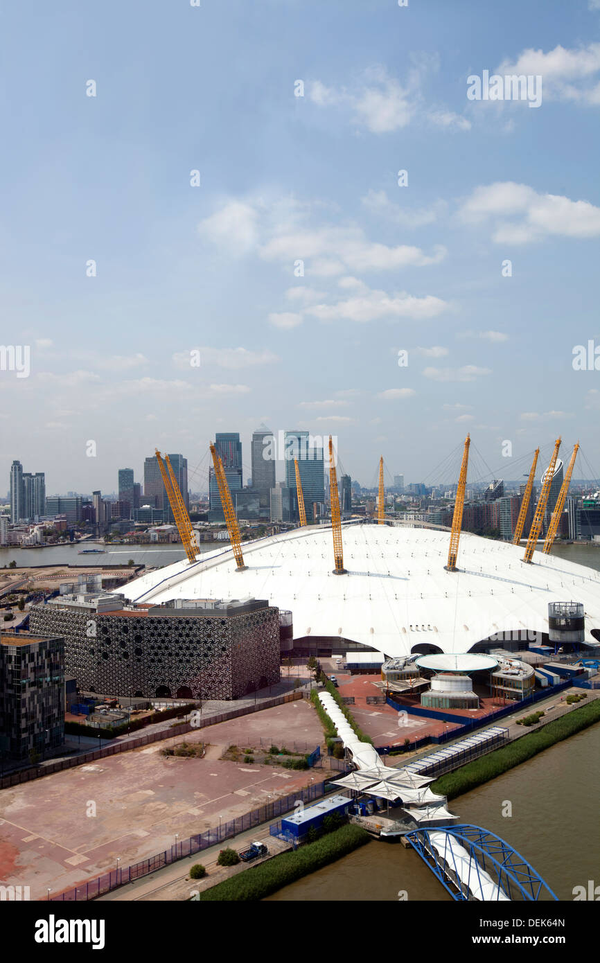 London 02 skyline hi-res stock photography and images - Alamy