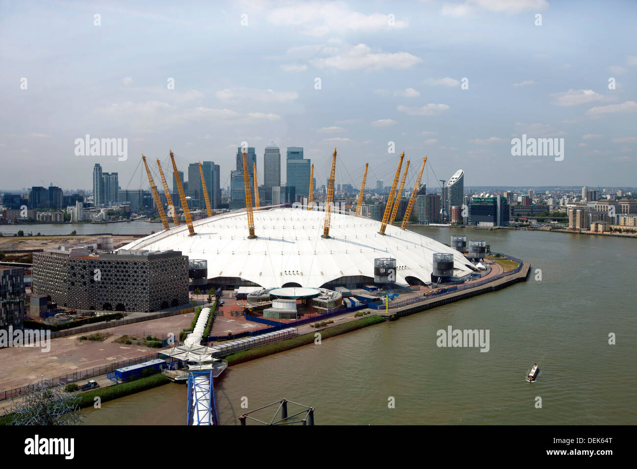 London 02 Skyline High Resolution Stock Photography and Images - Alamy