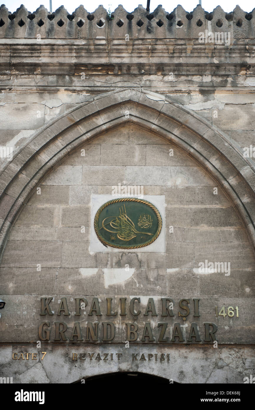 Istanbul, Beyazit, das Beyazit Tor führt in den Grossen Bazaar Stock ...