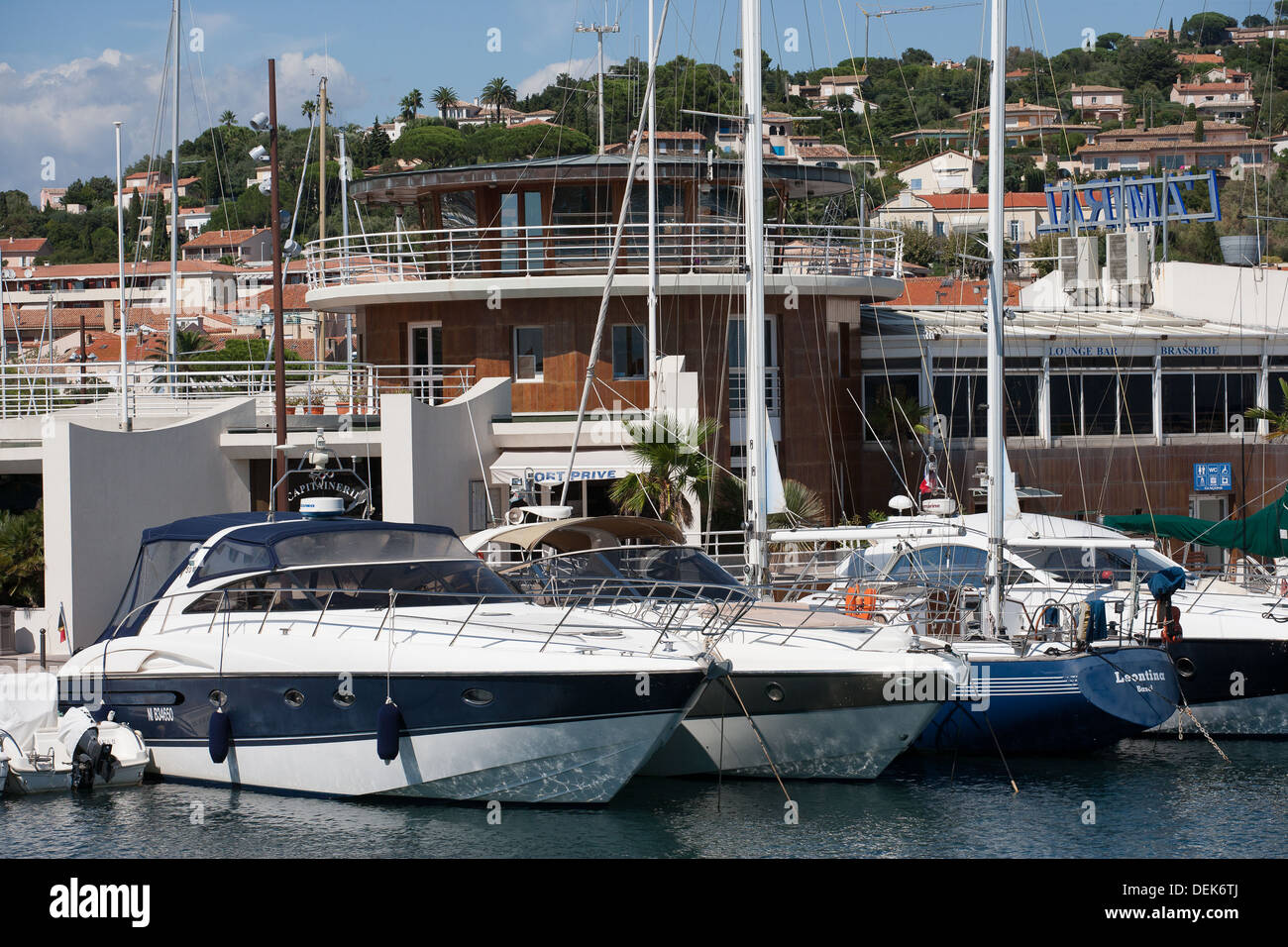 Quayside bar hi-res stock photography and images - Alamy