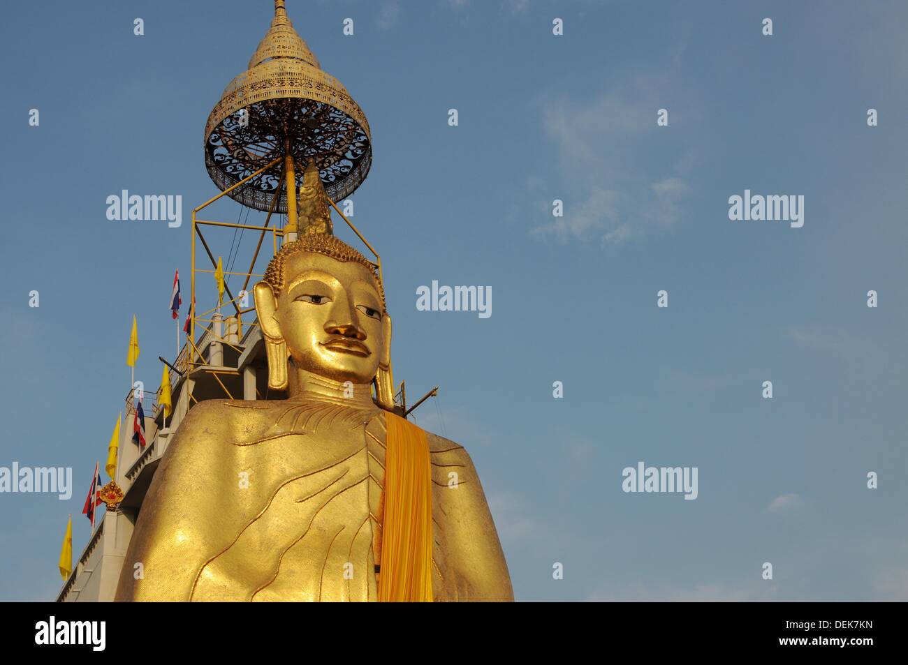 Wat intharawihan statue foot hi-res stock photography and images - Alamy