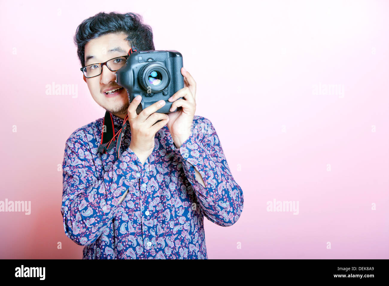 Asian male photographer hi-res stock photography and images - Alamy