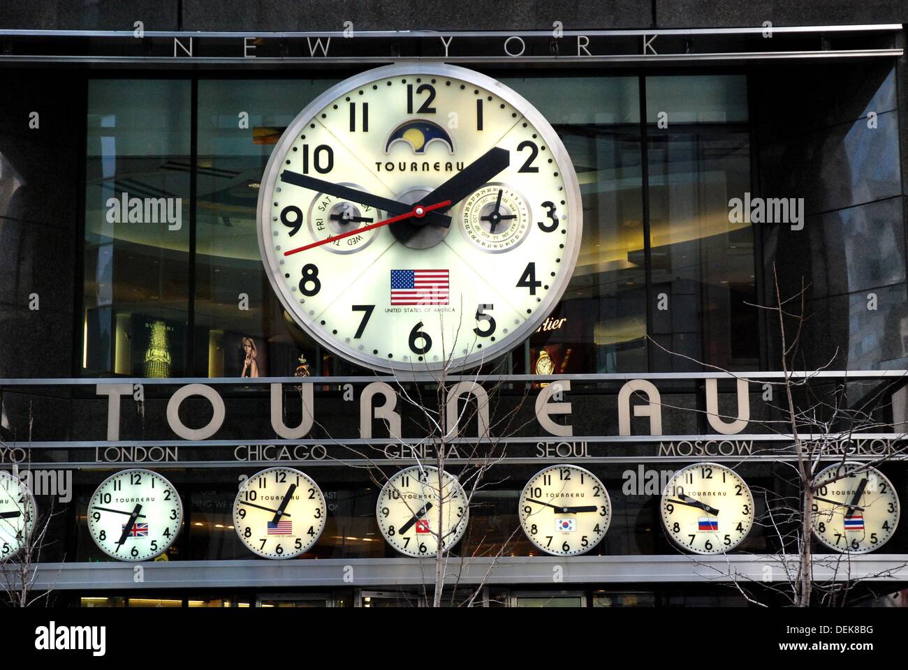 Hong kong times square clock hi-res stock photography and images - Alamy