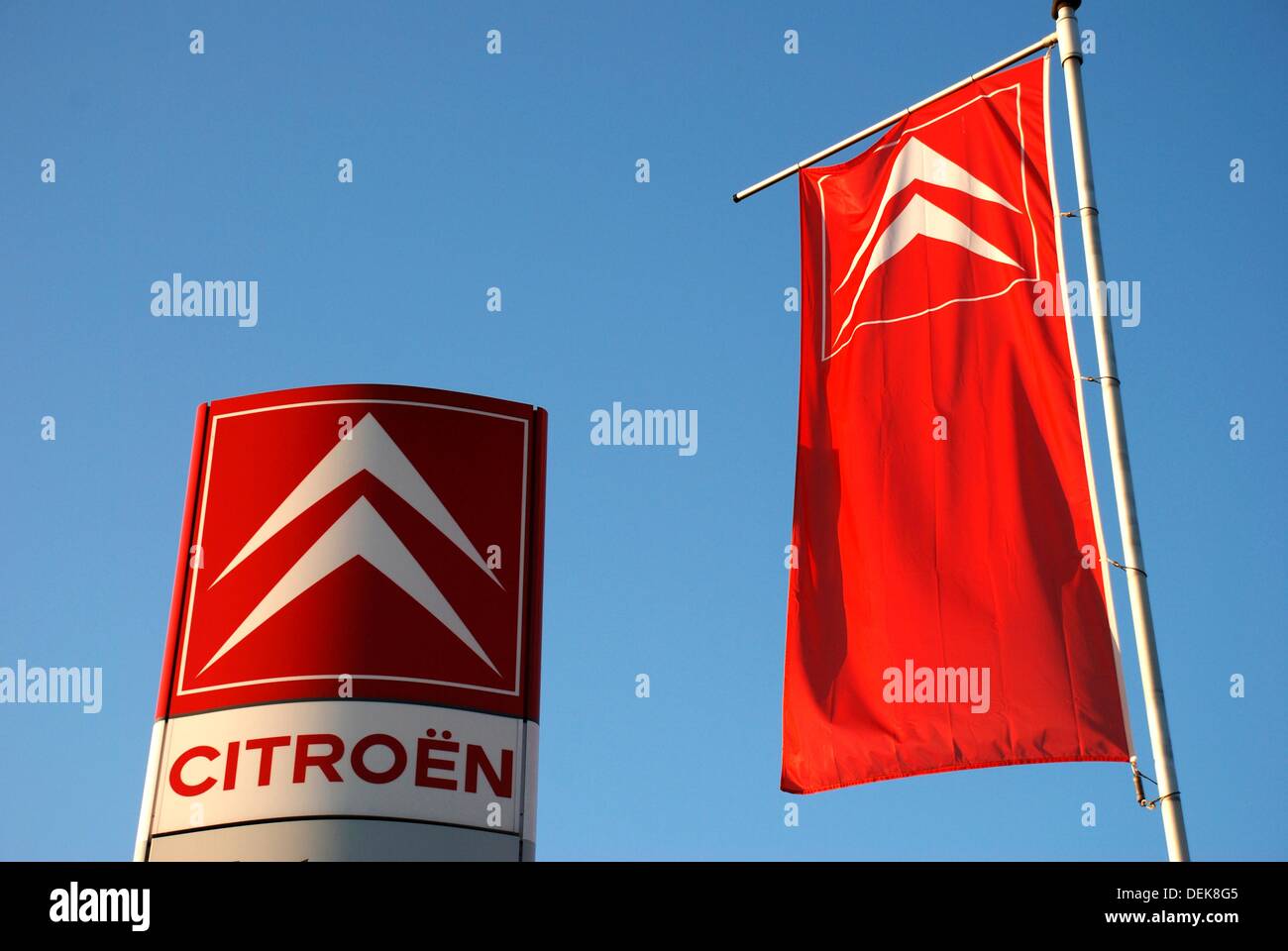 Citroen Sign Logo Stock Photos & Citroen Sign Logo Stock Images - Alamy