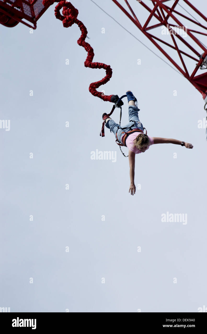 Woman bungee jumping hi-res stock photography and images - Alamy