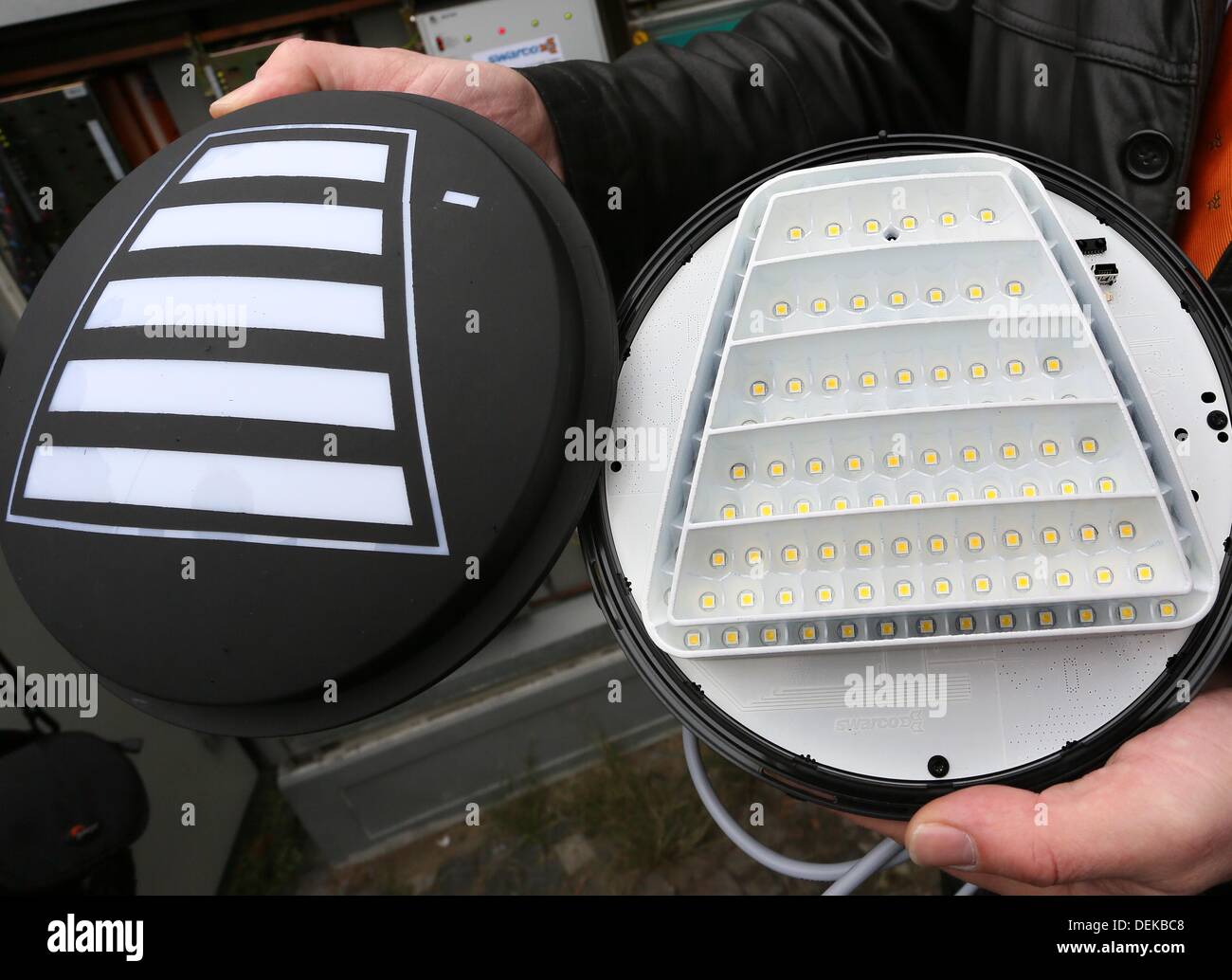 A new countdown signal for pedestrian traffic lights is presented at ...