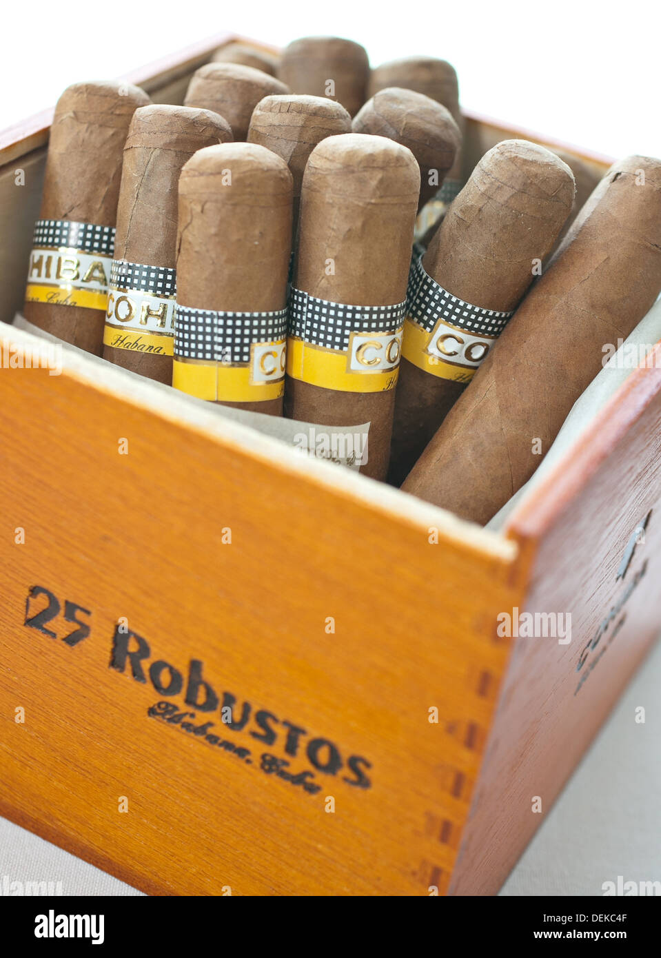 Robusto hi-res stock photography and images - Alamy