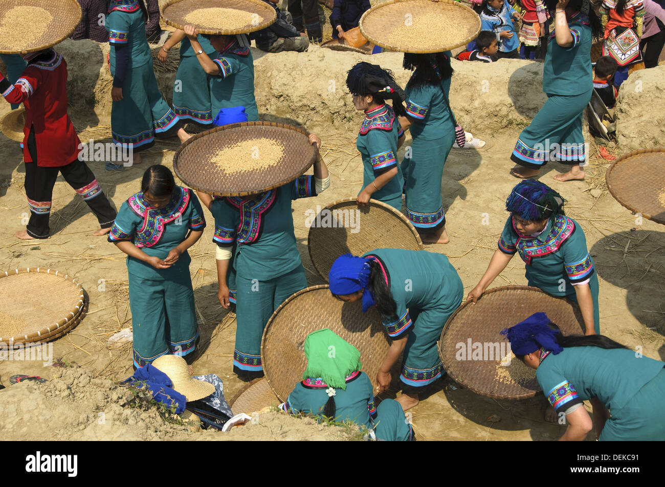 Hani Akha women with their rice sifting baskets in Yuanyang China Stock ...