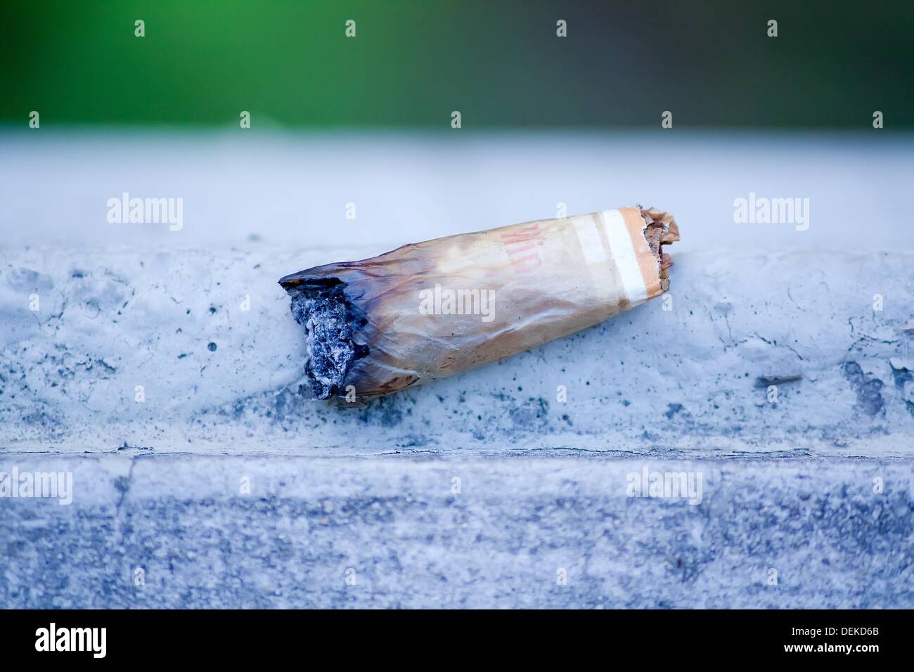 Cigar trash hi-res stock photography and images - Alamy