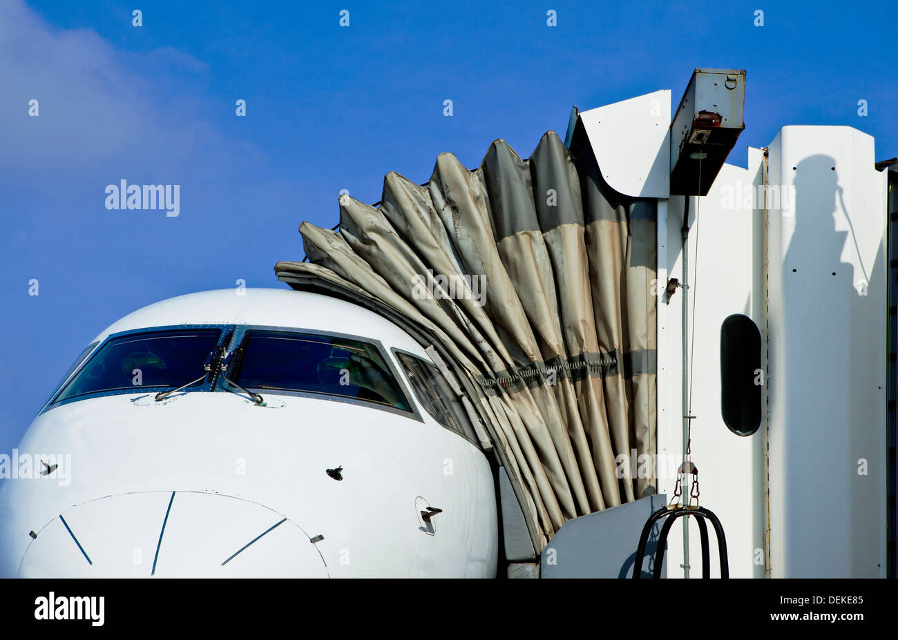 Passenger boarding bridge hi-res stock photography and images - Alamy Passenger boarding bridge hi-res stock photography and images - Alamy
