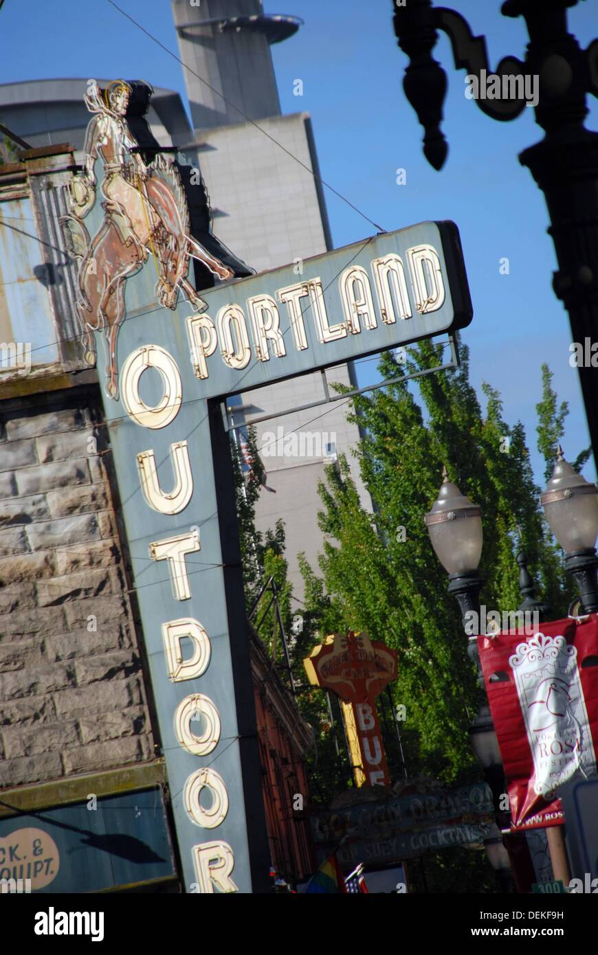 Portland oregon neon sign old hi-res stock photography and images - Alamy