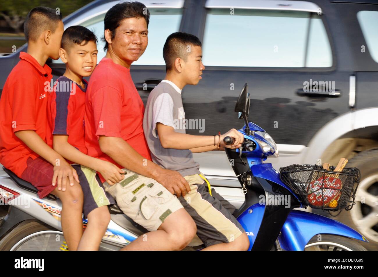 Thailand young thai on a motorcycle hi-res stock photography and images ...