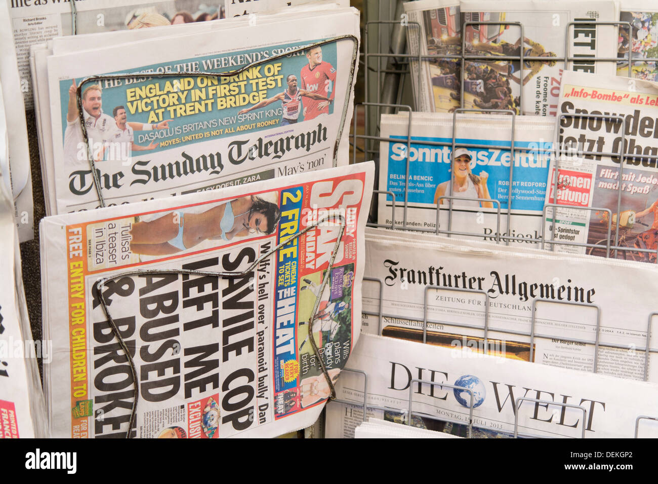 Foreign newspapers hi-res stock photography and images - Alamy