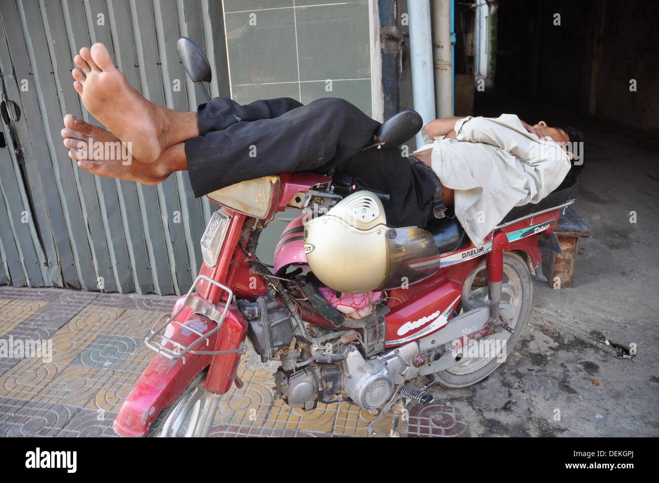 Man sleeping on motor bike hi-res stock photography and images - Alamy