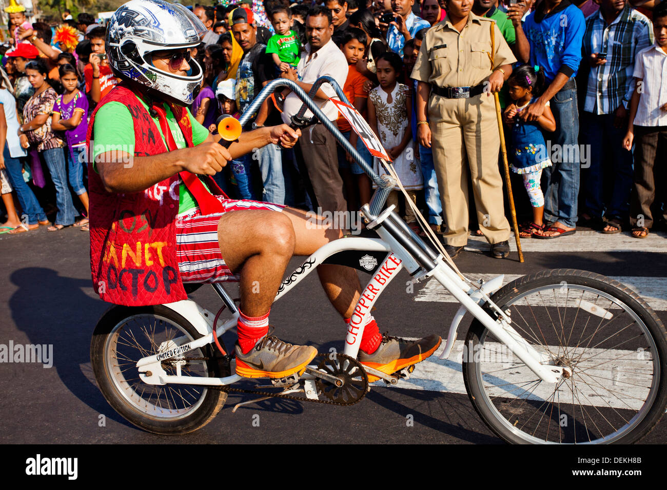 Performer entertaining crowd at procession in a carnival, Goa Carnivals ...
