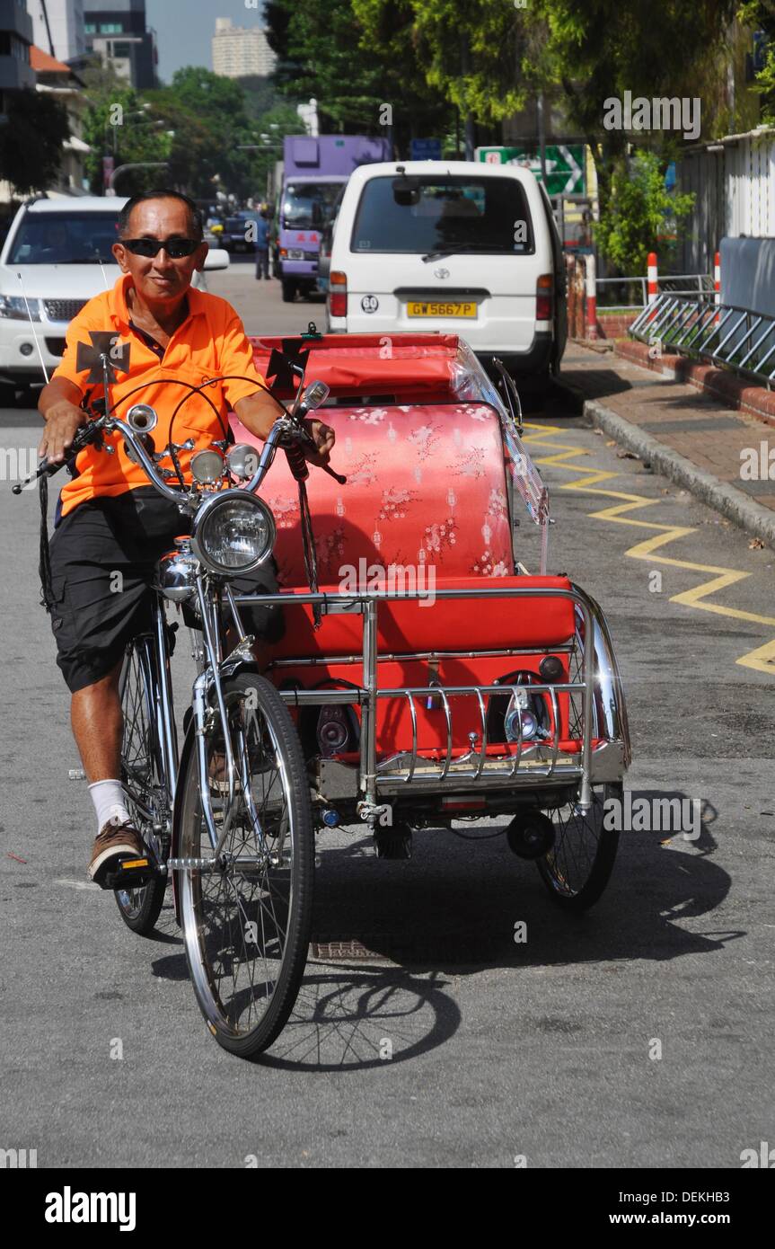 Singapore rickshaw hi-res stock photography and images - Alamy