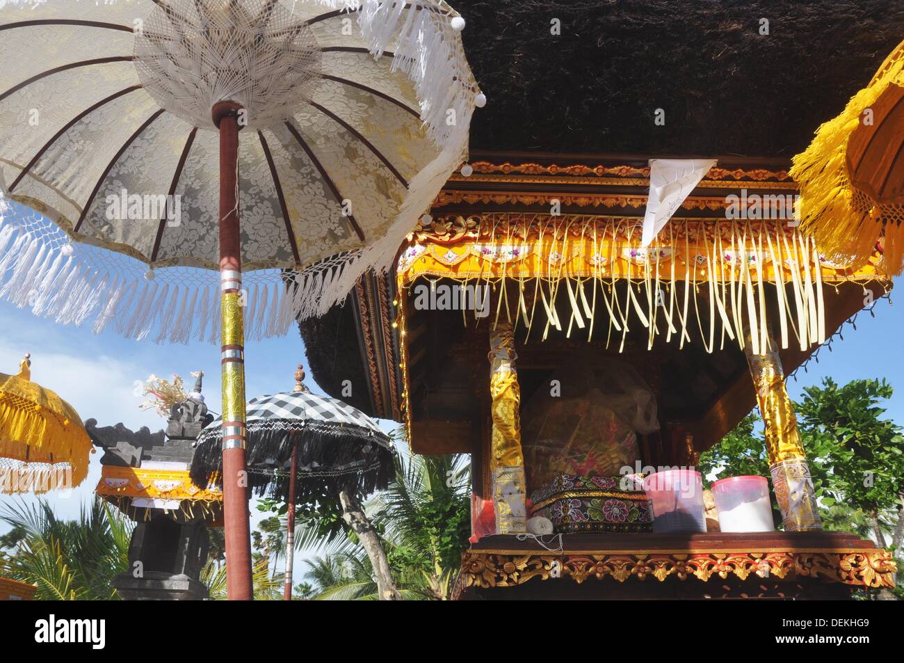 Hindu temple by beach hi-res stock photography and images - Alamy