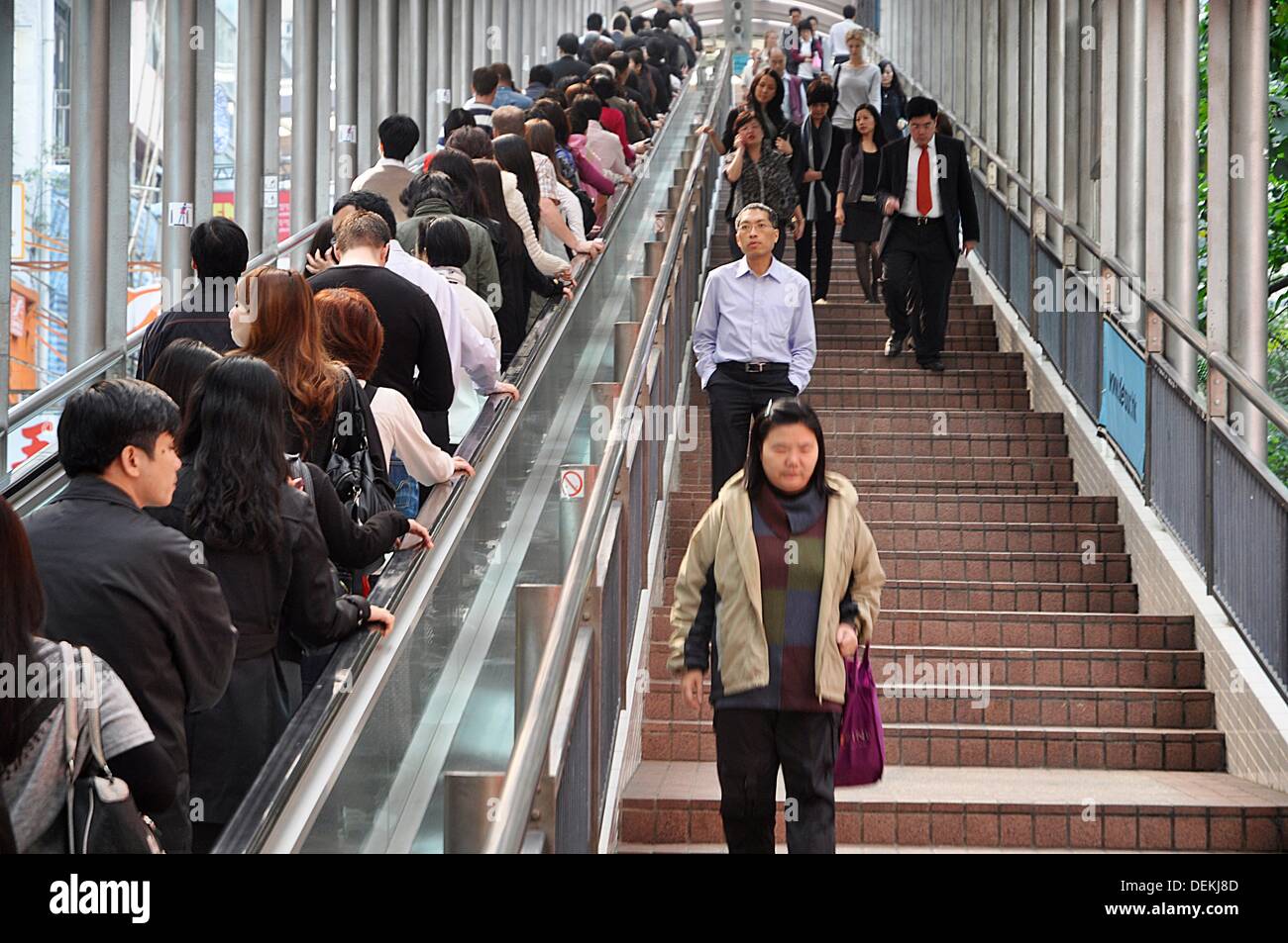 Mid level escalator hi-res stock photography and images - Alamy