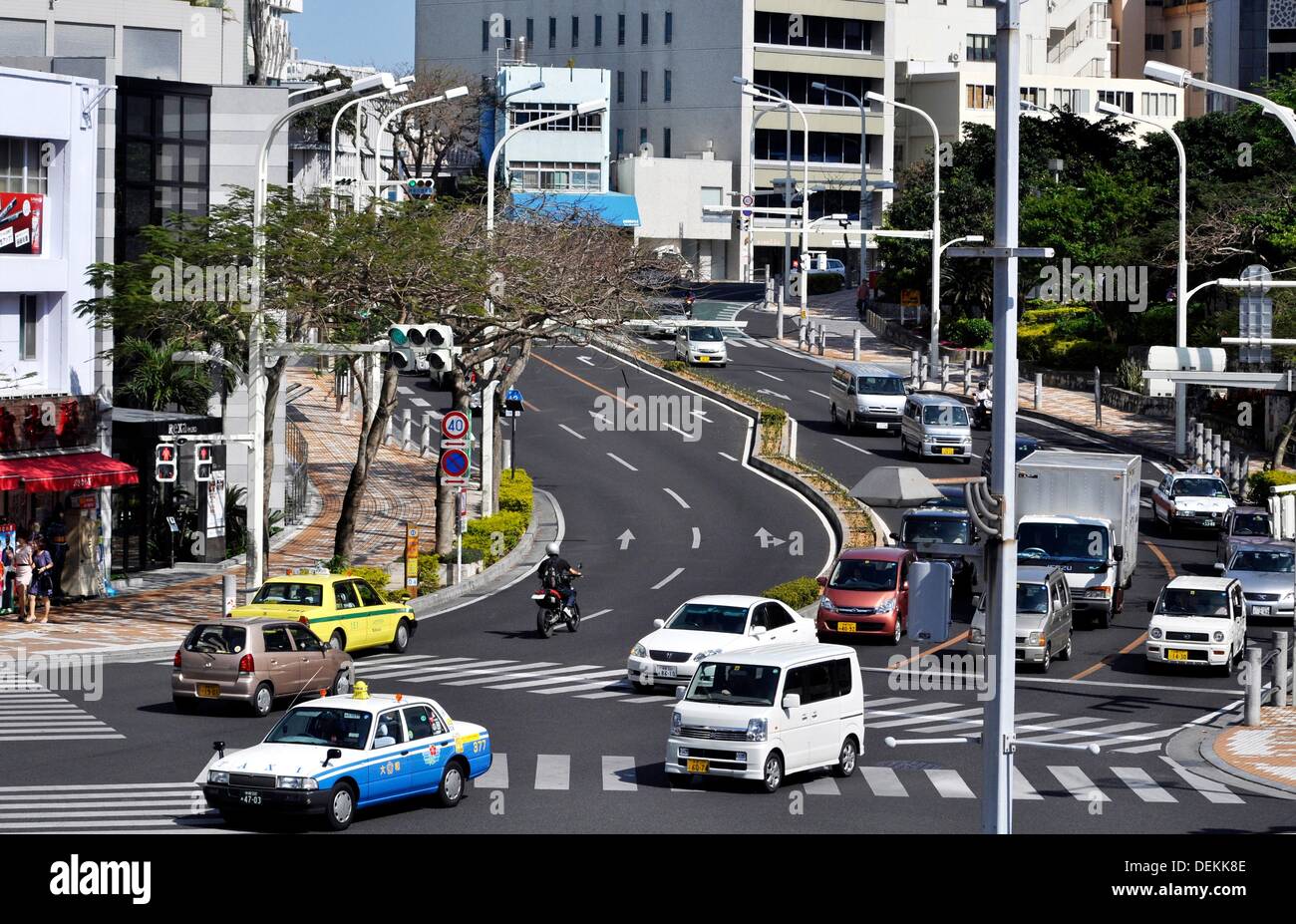 Naha (Japan): street corner by Kokusai-dori and the Prefectural office ...