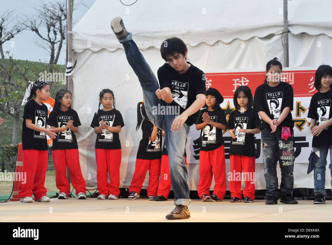 Hip hop dance kick hi-res stock photography and images - Alamy