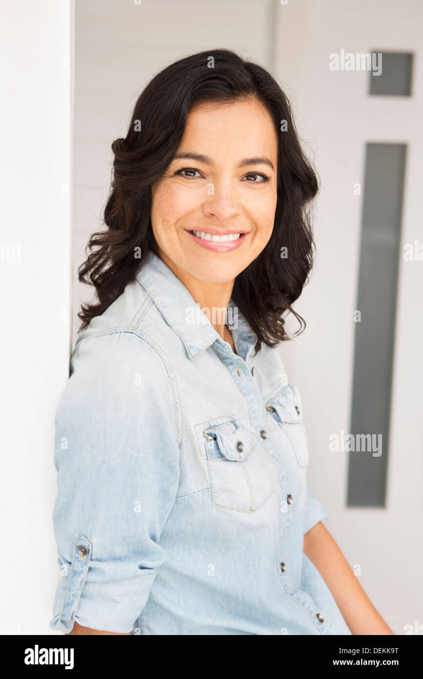 Latina woman smiling hi-res stock photography and images - Alamy