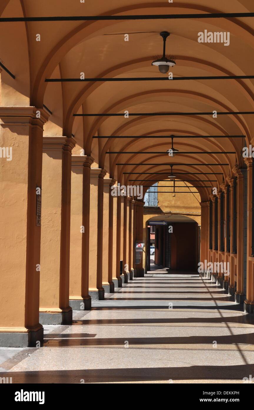 Portico bologna hi-res stock photography and images - Alamy