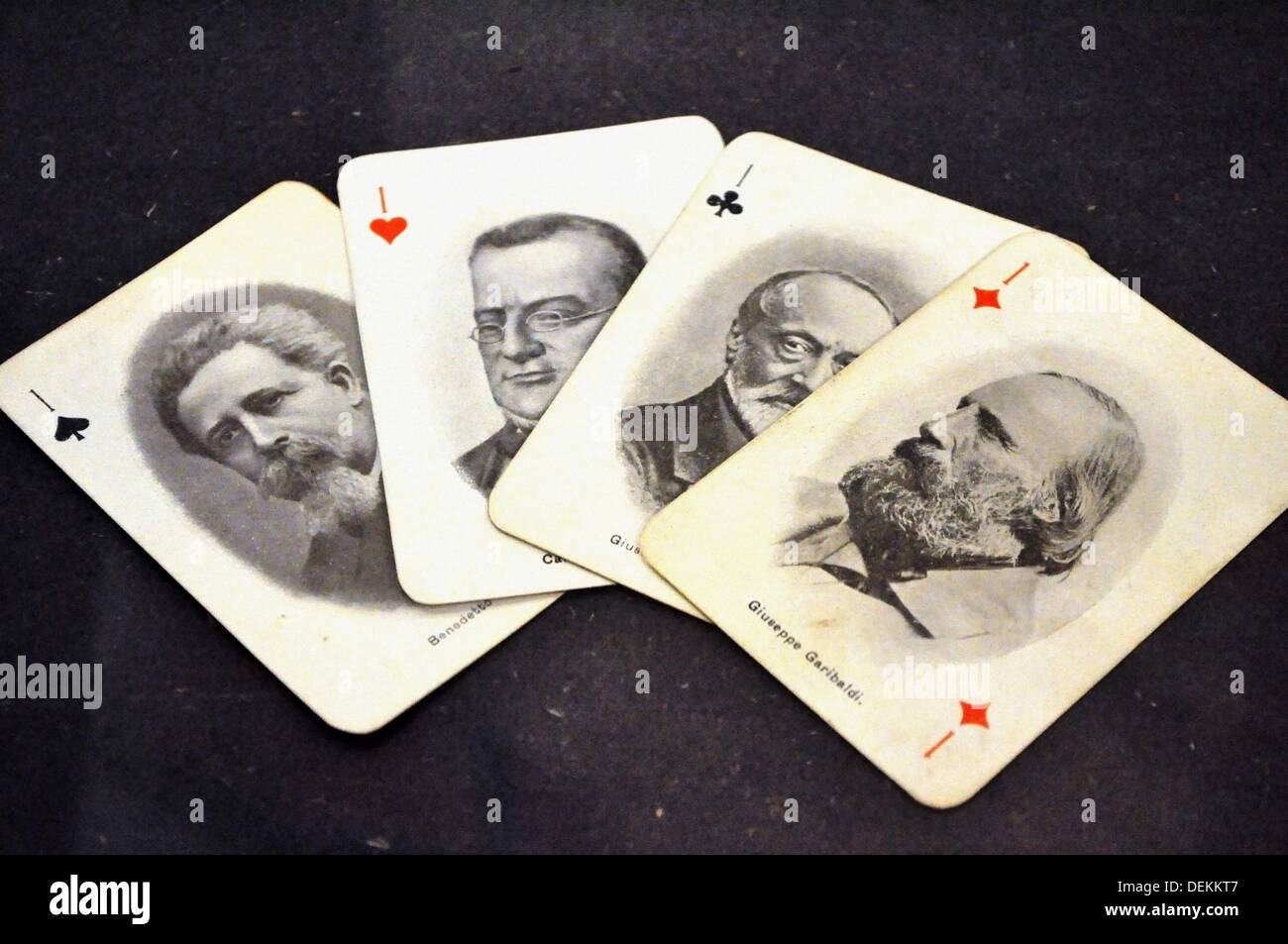 Italian playing cards hi-res stock photography and images - Alamy