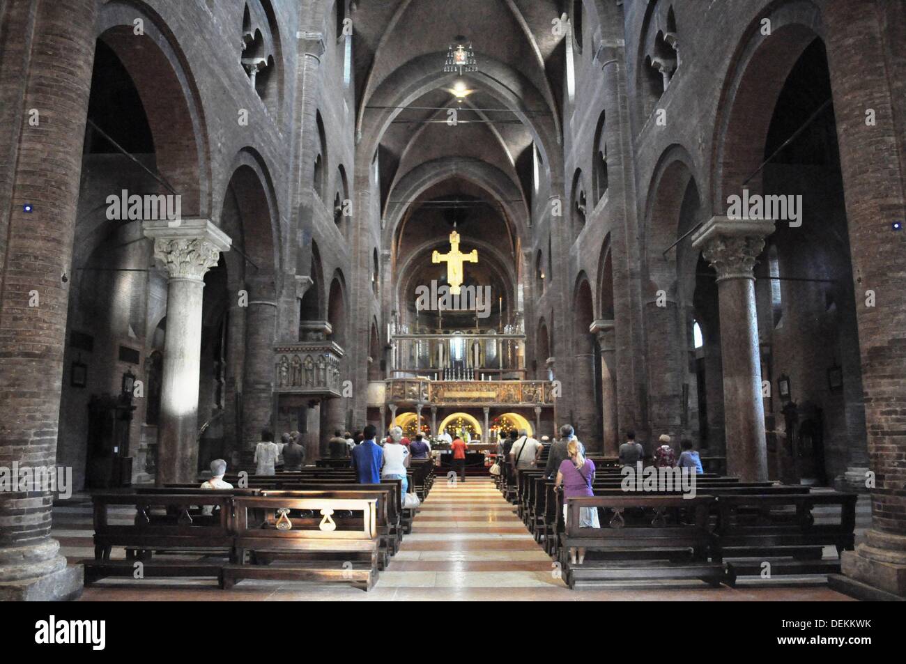 Cathedral modena interior hi-res stock photography and images - Alamy