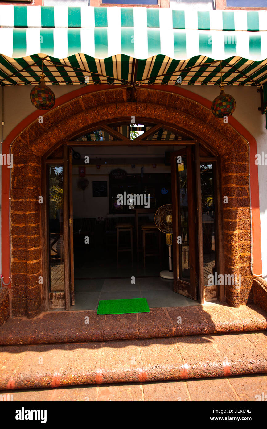 Bar with steps to entrance hi-res stock photography and images - Alamy