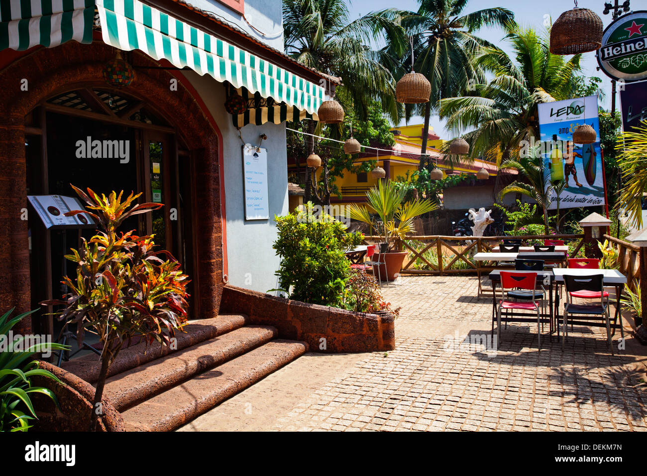 Sports bar entrance hi-res stock photography and images - Alamy