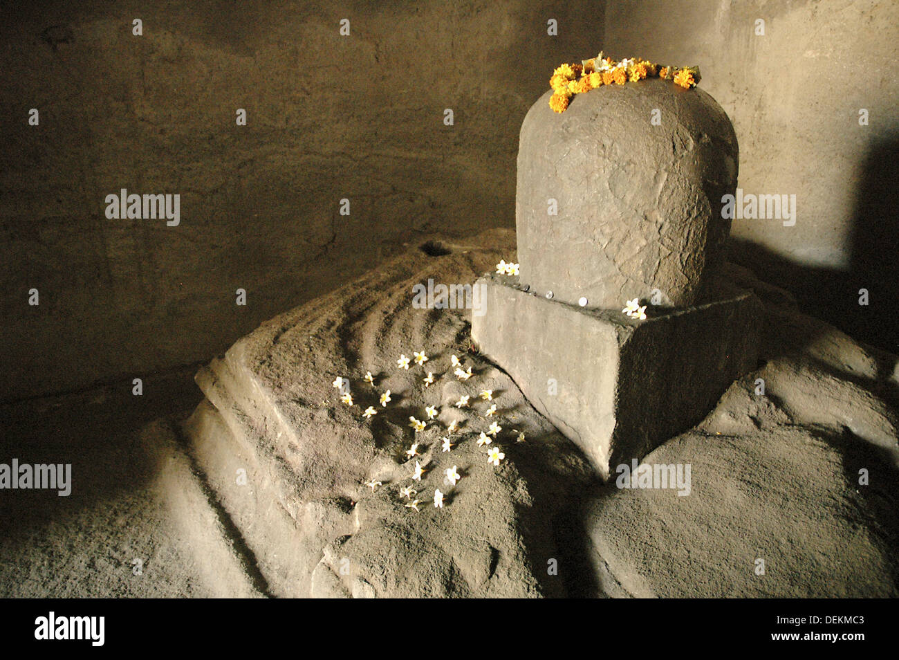 Lingam worship hi-res stock photography and images - Alamy