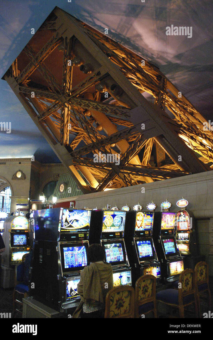 Casino slot machines hi-res stock photography and images - Alamy