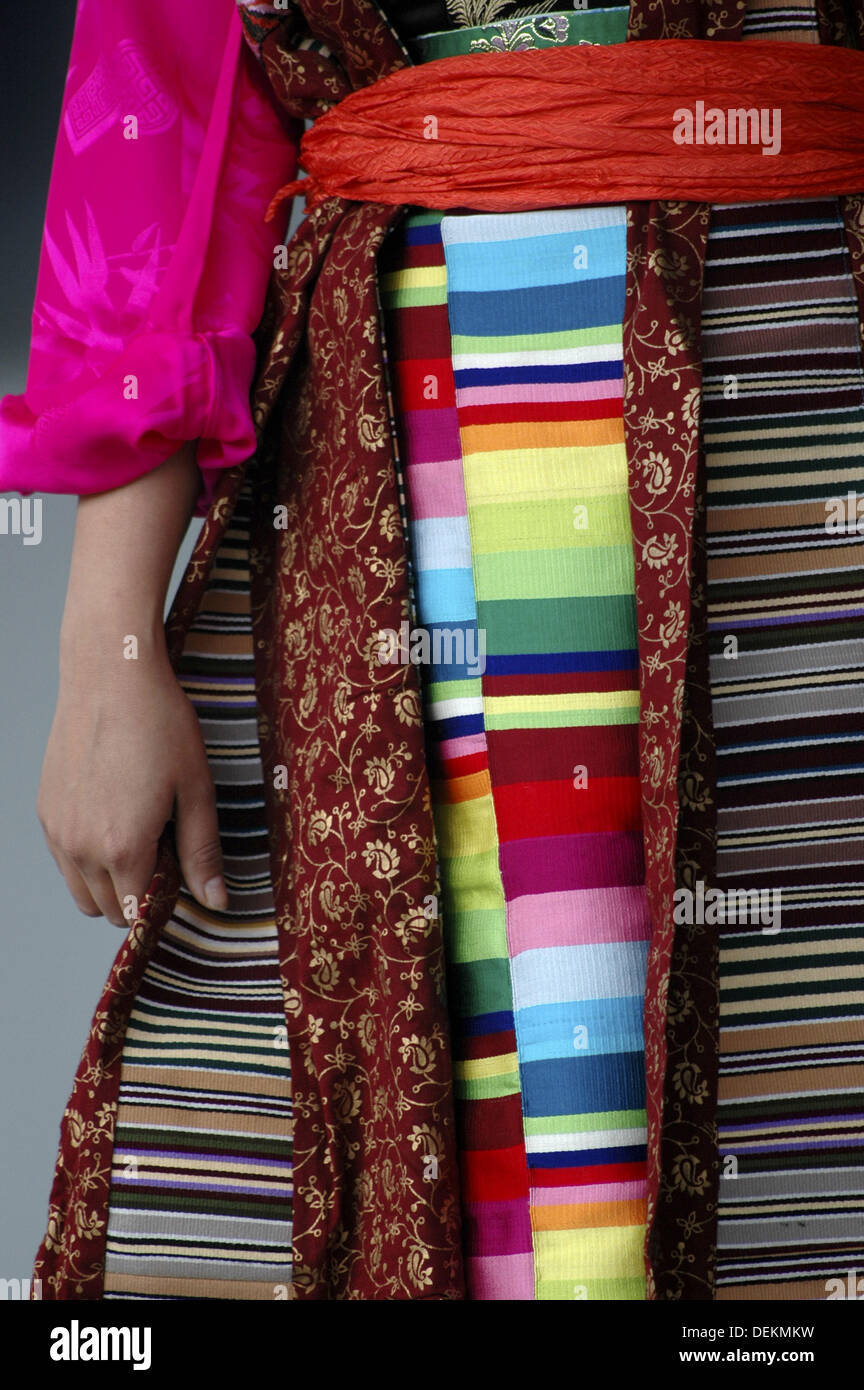 Tibetan dress hi-res stock photography and images - Alamy