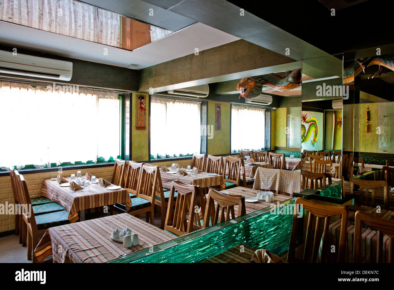 Chinese bar hi-res stock photography and images - Alamy