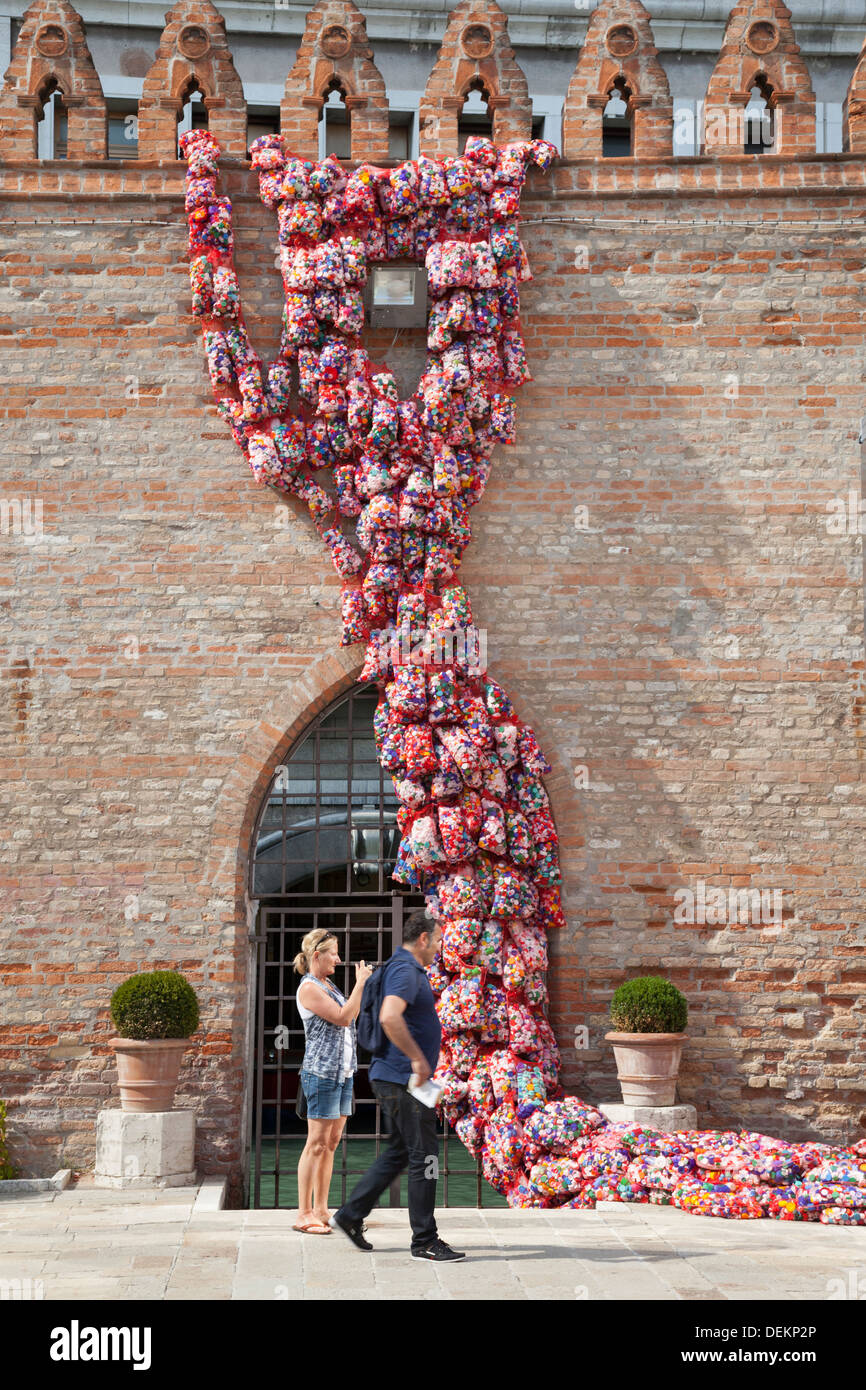 "Wasteland": a Maria Cristina Finucci's work of art, at the Ca' Foscari ...